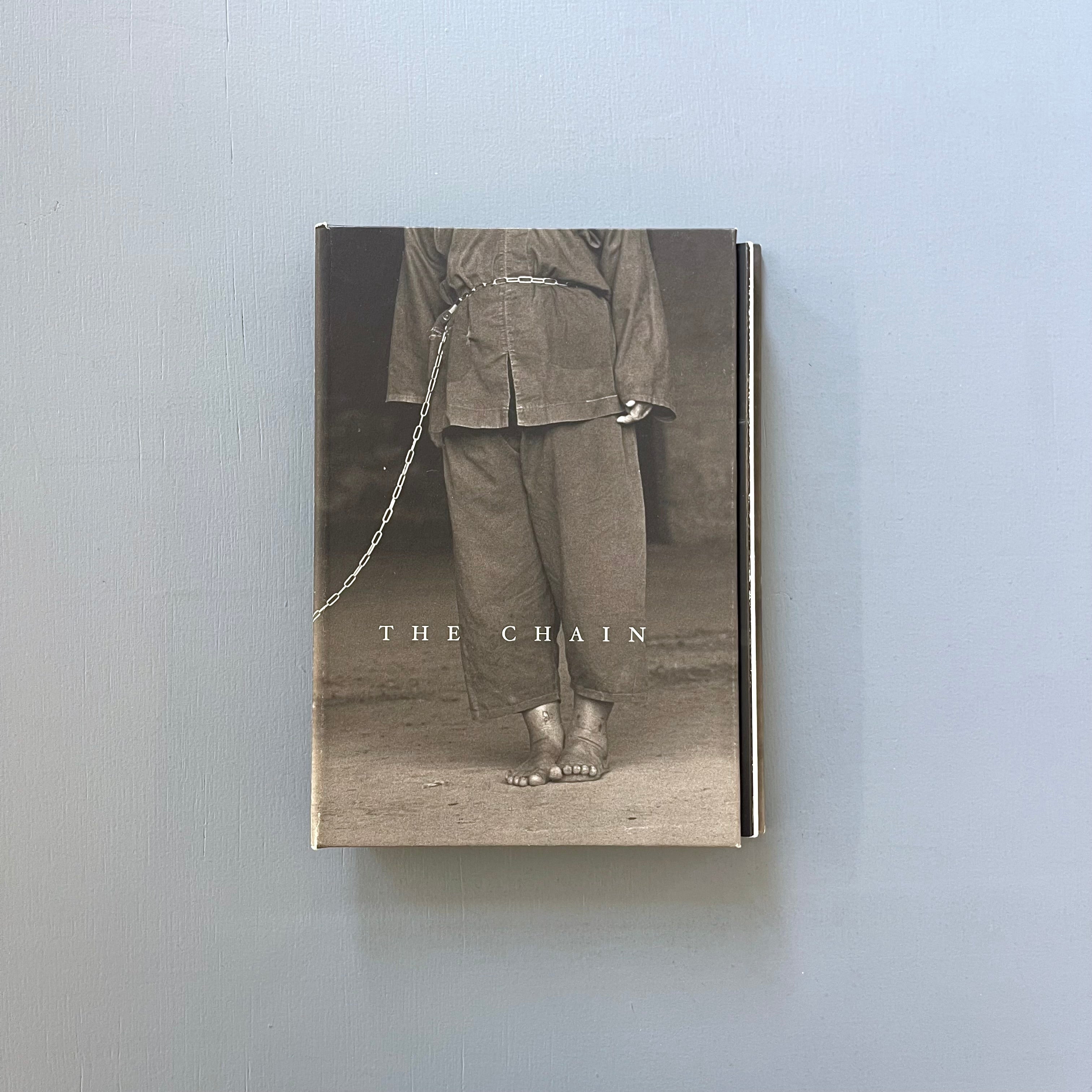 Chien-Chi Chang - The Chain - Trolley 2002 - Saint-Martin Bookshop