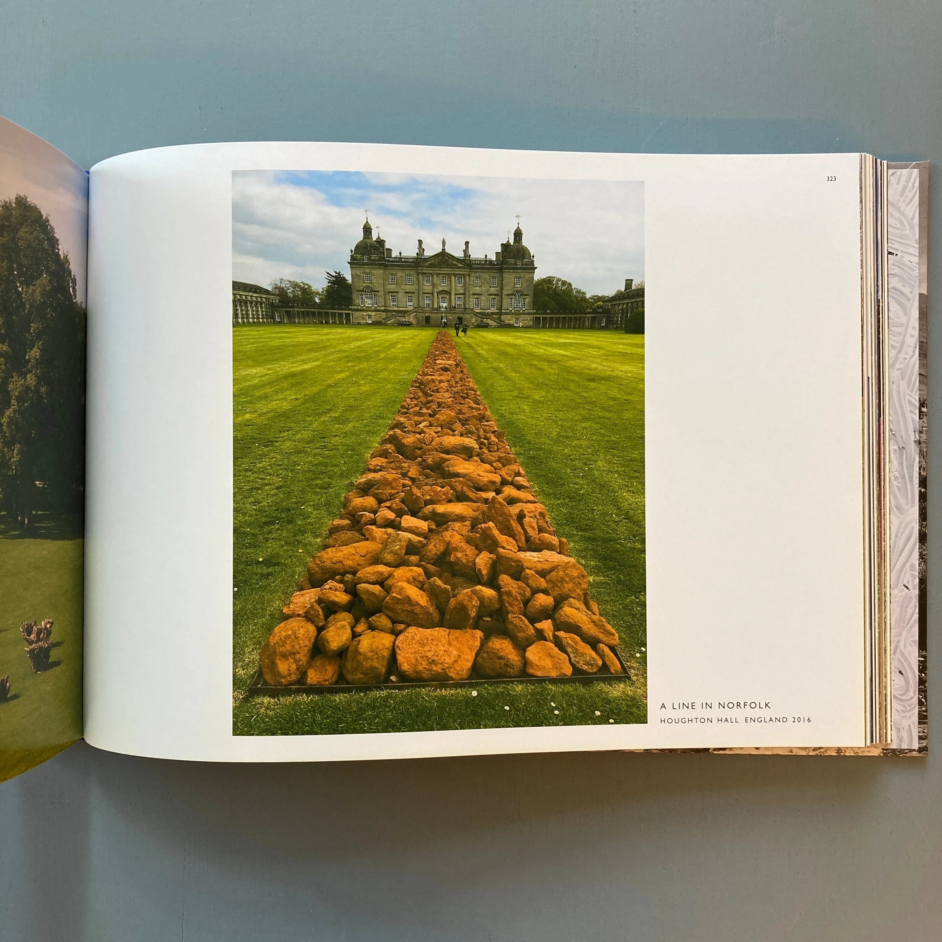 Richard Long - Many rivers to cross - Thames and Hudson 2021 - Saint ...