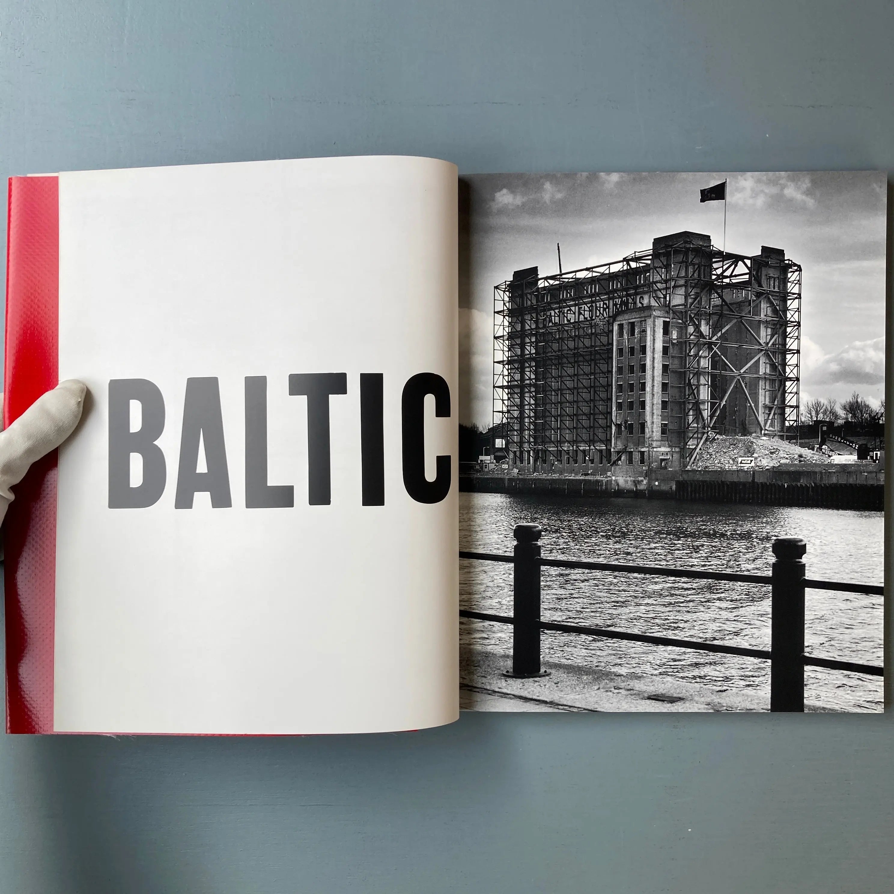 Anish Kapoor - Taratantara - Actar Publishers 2000 - Saint-Martin Bookshop