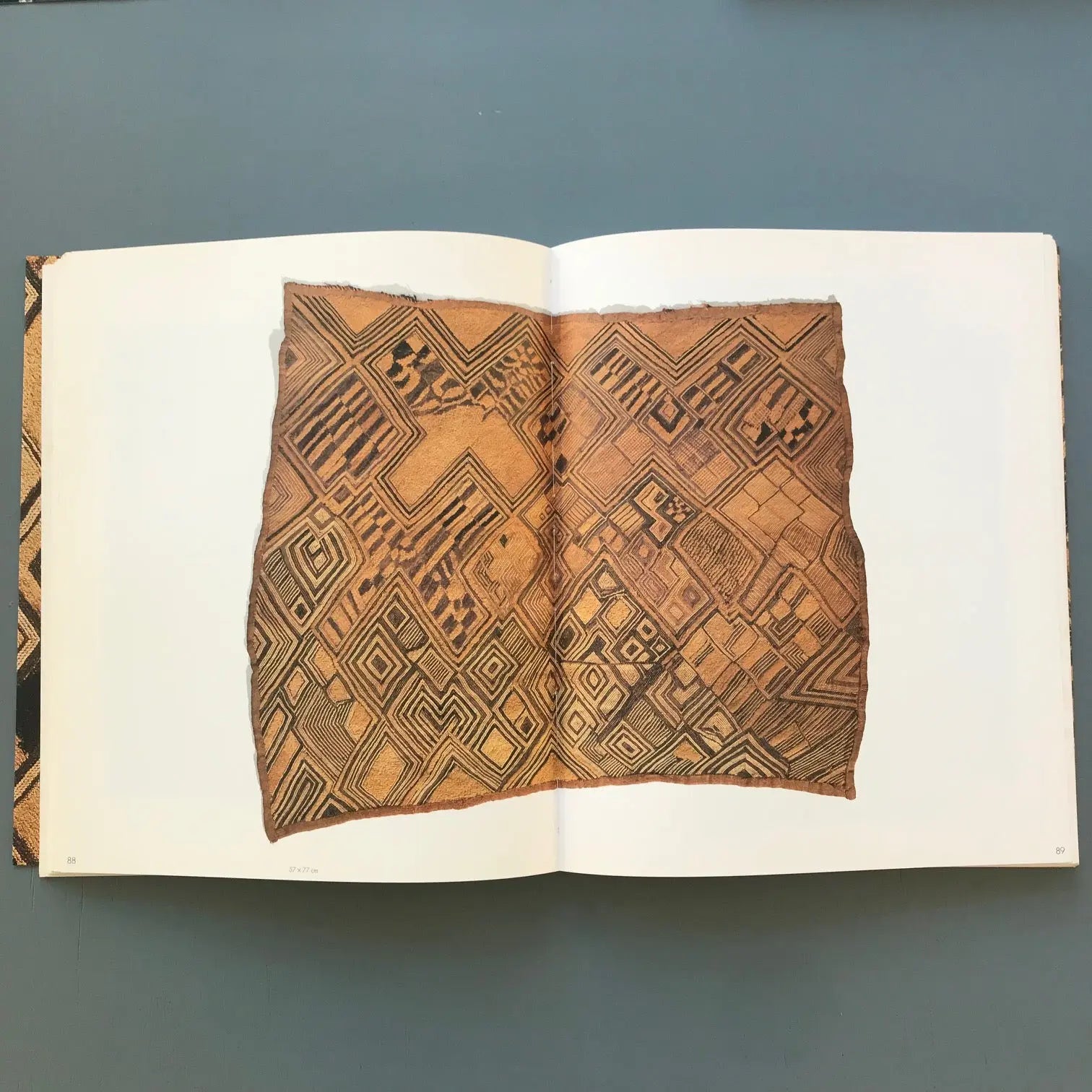 Georges Meurant - Dessins Shoowa, Textiles africains - Saint-Martin ...