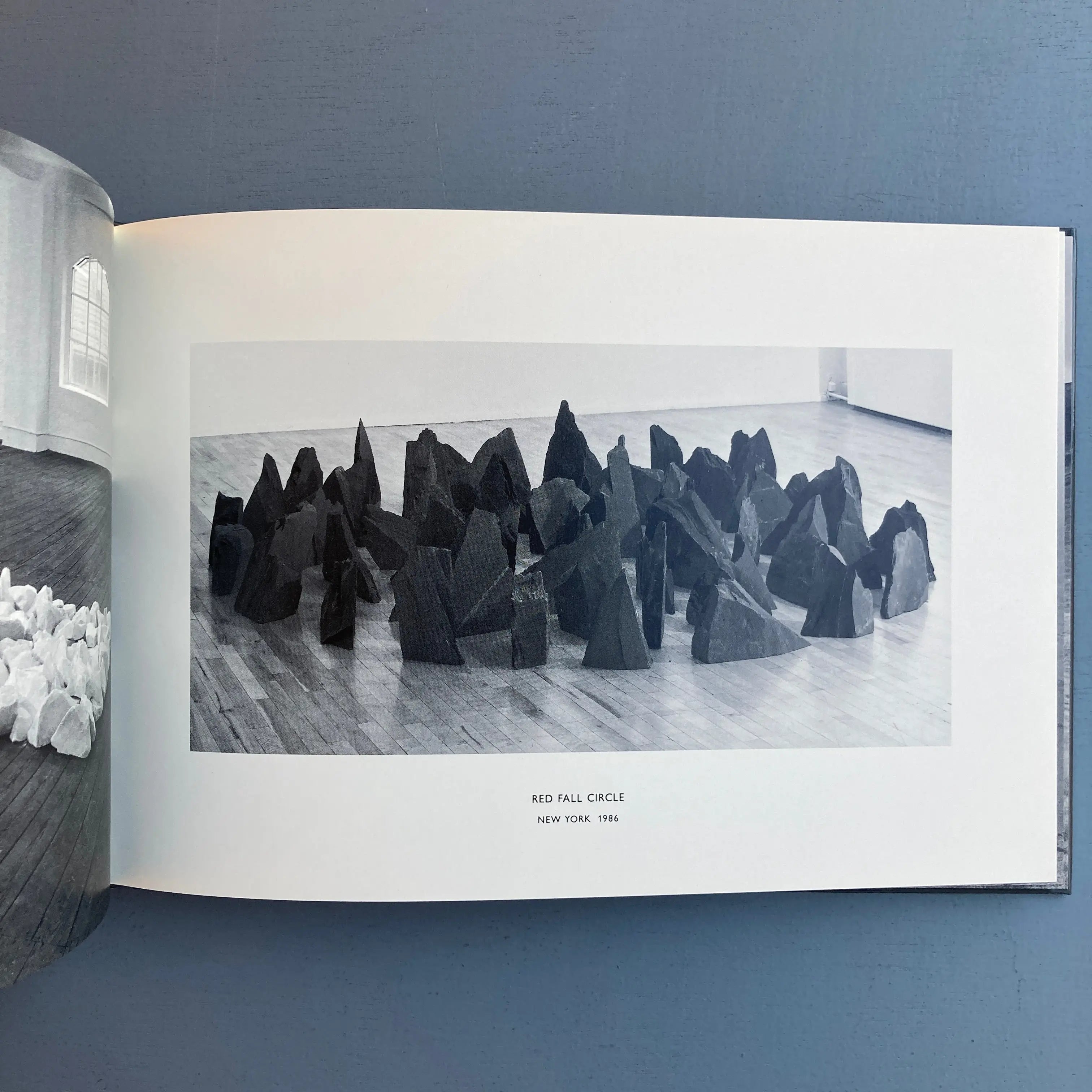 Richard Long - Stone Waters Miles - Musée Rath 1987 - Saint-Martin Bookshop